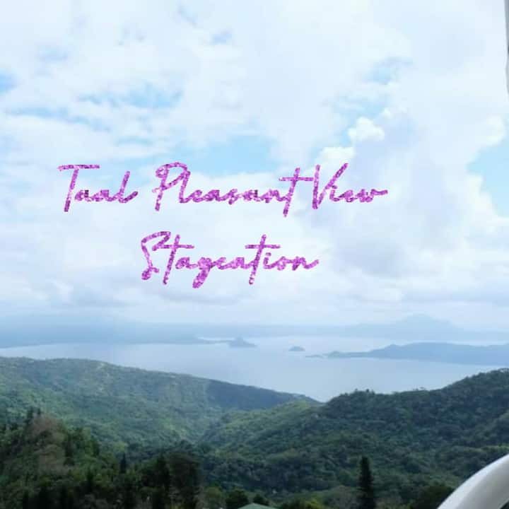 Family Room, Side View Of Taal And Mountain View - Tagaytay