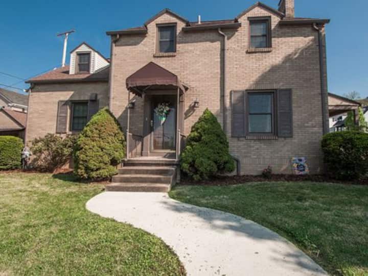 Family Home On A Corner Lot. - South Shore, KY