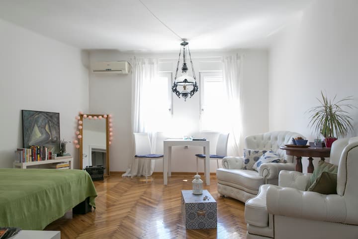 Cozy & Bright Central Apartment - Belgrado
