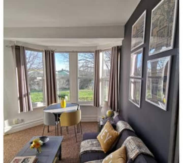 The Best Central Space For Fun-loving Groups - Pays de Galles