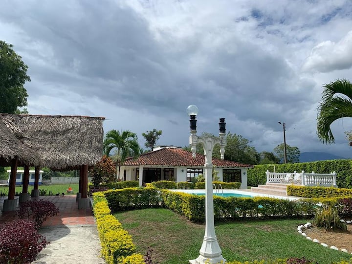 Espectacular Casa Campestre Con Piscina. - Tulua