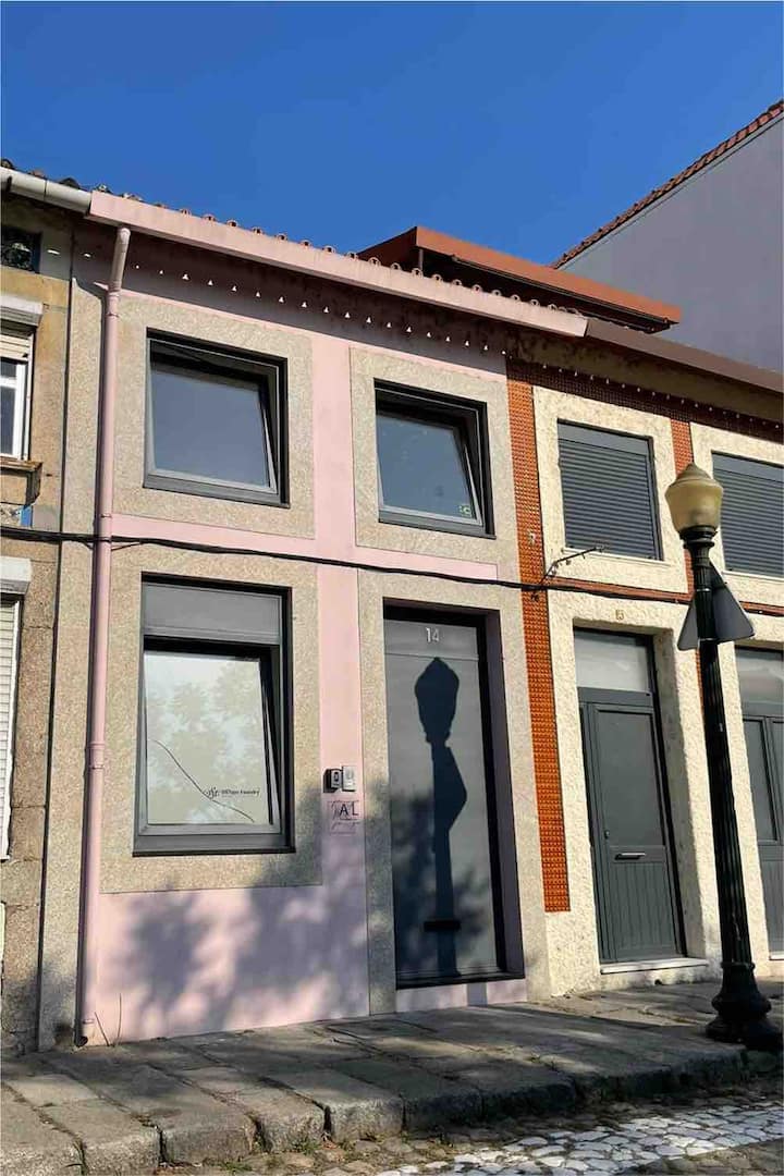 Porto Downtown Pink Townhouse - Oporto