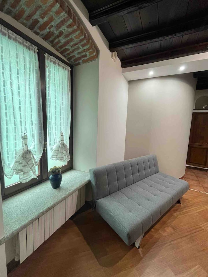 Ampio Bilocale Pinerolo Centro - Piscina