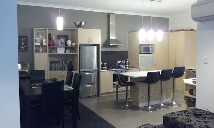 Modern Beach House, St Clair - Dunedin