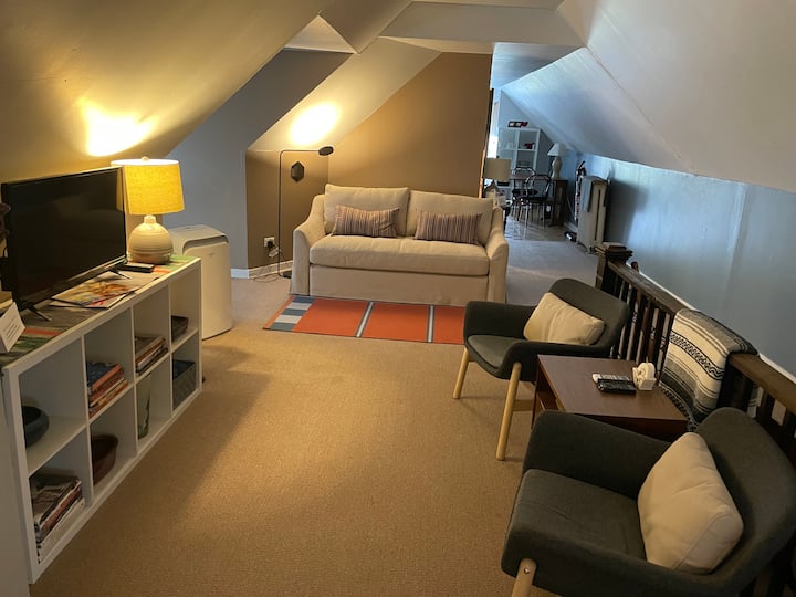 Cozy Loft In Chicago's Uptown - Chicago, IL