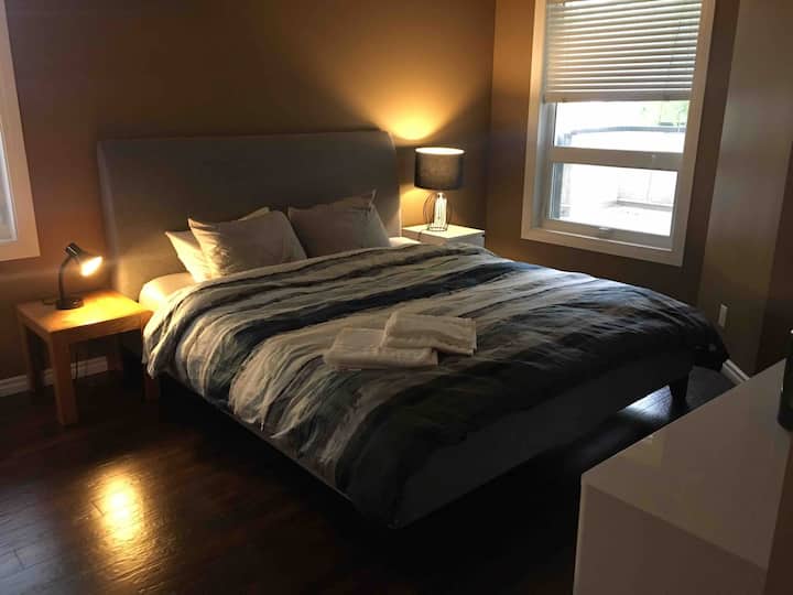 Large Apt Downtown Edmonton, Close To Rogers Place - Edmonton