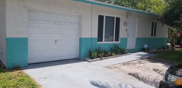 Cheerful 3 Br Home 15 Min From Beach & Airport - Tamarac