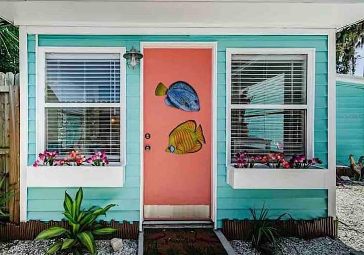 Florida Vibes Bungalow - New Port Richey, FL