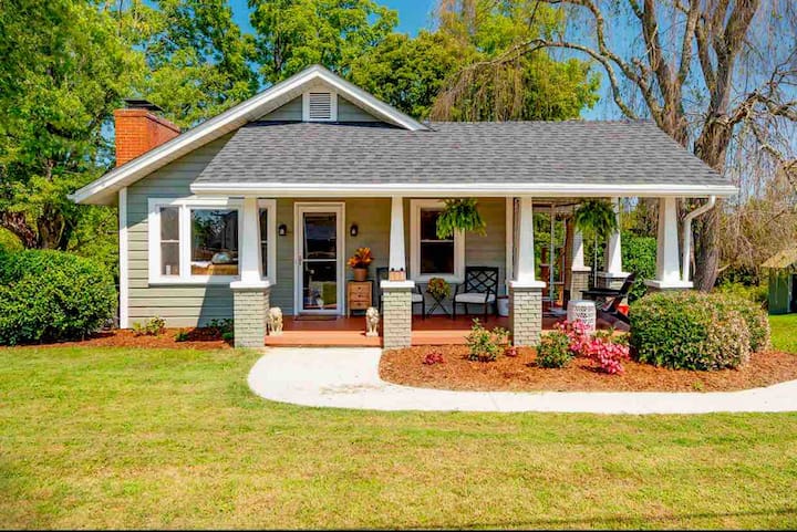 Minutes To Avl+new Kitchen+fenced-in Yard - Weaverville, NC