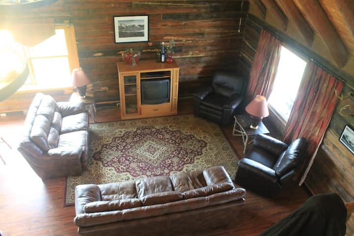 5g Farm Log House - South Dakota