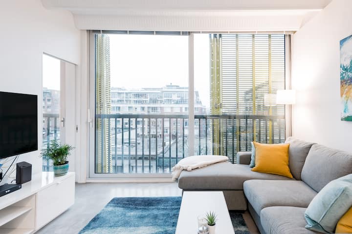Modern, Stylish & Central Apt- Rooftop Patio Views - Vancouver