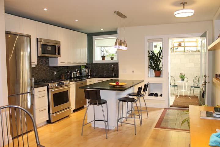 Triller Grove - A One Bedroom Luxury Urban Oasis - Toronto