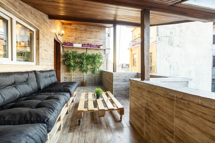 Roof Floor, Wood Design,5minutes 2 Istiklal St.ç4 - Beyoğlu