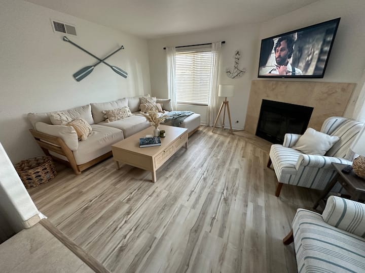 Lovely 1 Bedroom, 1.5 Bath Townhome - San Diego, CA