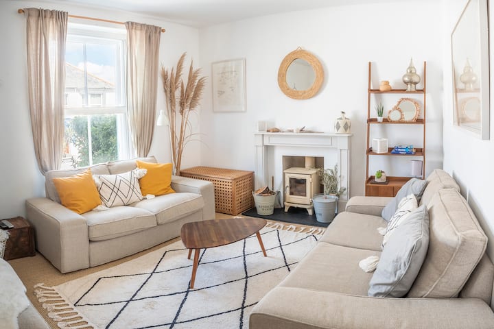 Bright & Airy Falmouth Townhouse Home - St Mawes