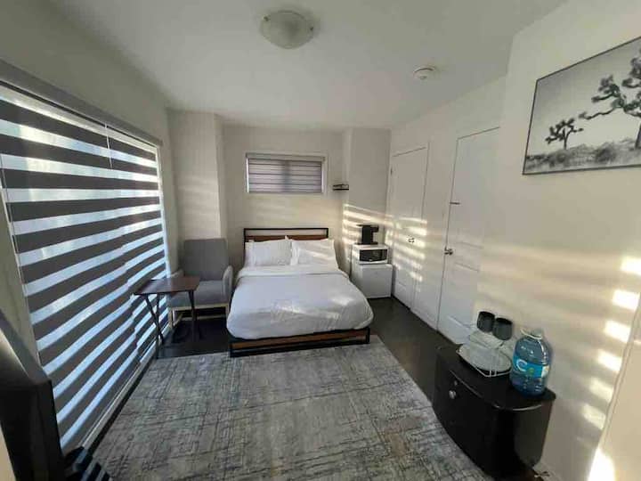 Beautiful Spacious Private Room - Mississauga