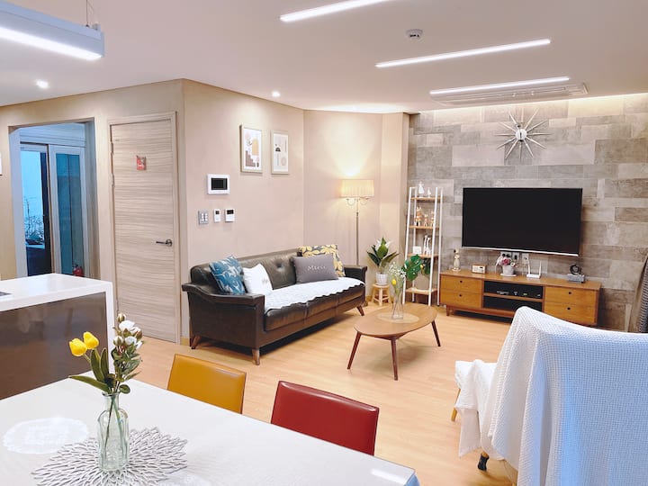 [연박할인]애월바다가보이는2층독채펜션/비타민씨하우스b-2/오직 한팀만 머무는 모던한감성숙소 - Jeju-si