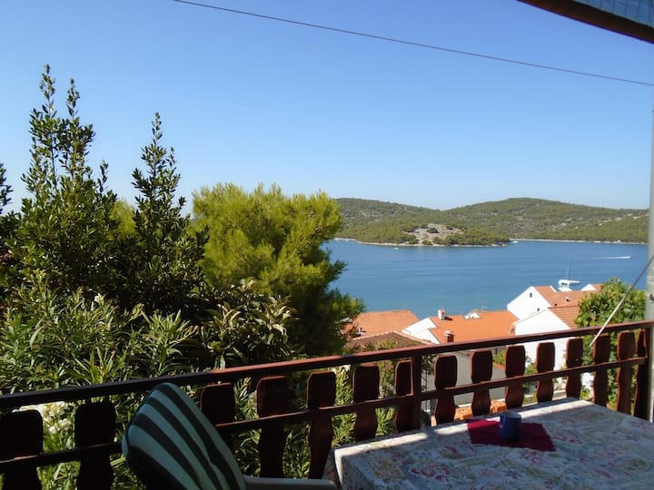 1 Bedroom Apartment In Tisno - Jezera