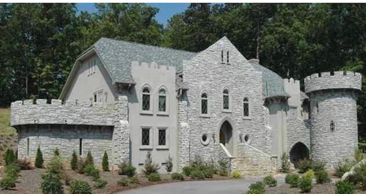 Castle in the Woods-Private Queen Room - Castles for Rent in Travelers ...