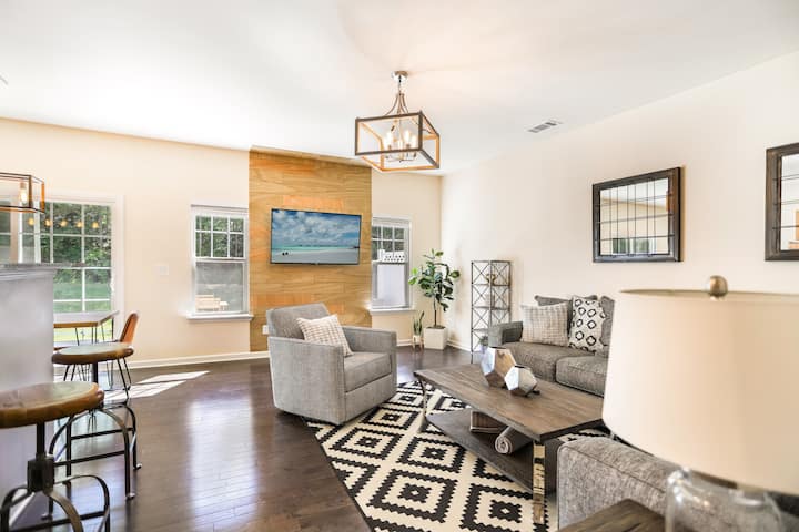 Luxury Townhome | Just 5 Miles From Carowinds - Lake Wylie, SC