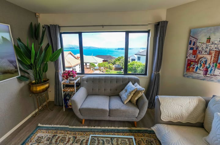 Scenic Haven: Warm, Ethnic Charm - Wellington