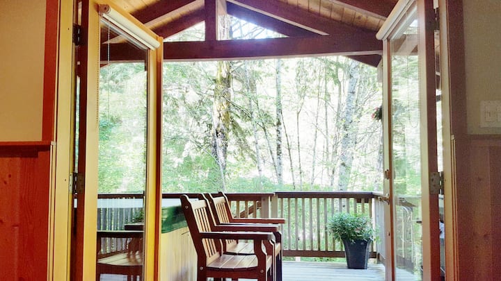 Rainforest Retreat- Bracken Cabin - 