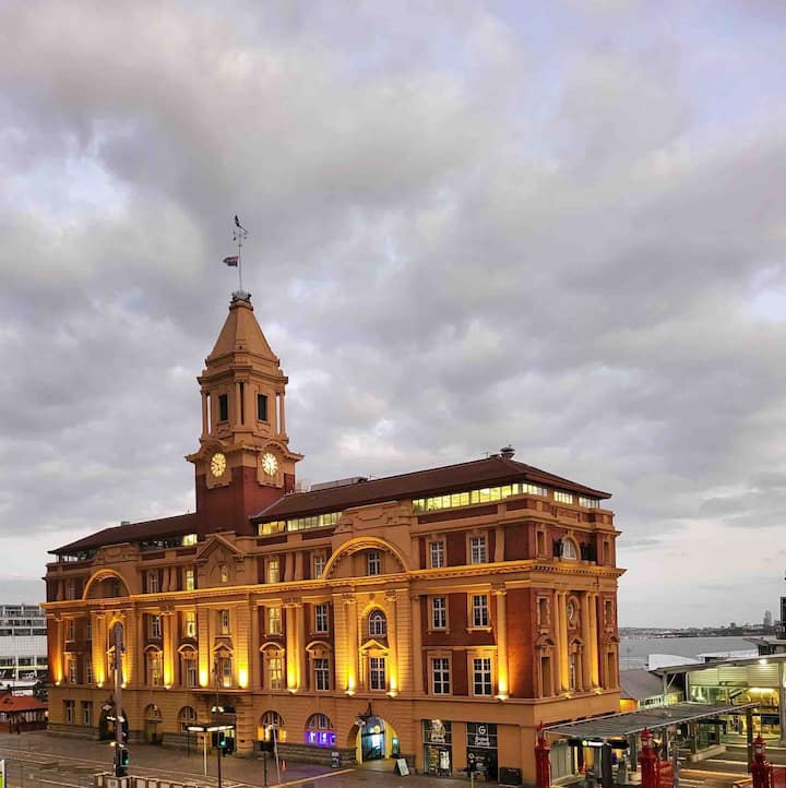 Luxury Auckland City Cbd Apt On Harbours Edge - Auckland