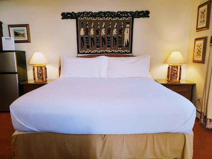 Casa Blanca Inn's Glorious Garden King Room - Farmington, NM