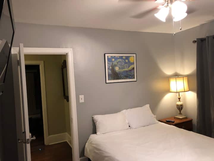 Front Half Long Term Plaza Midwood/chantilly Home - Charlotte, NC