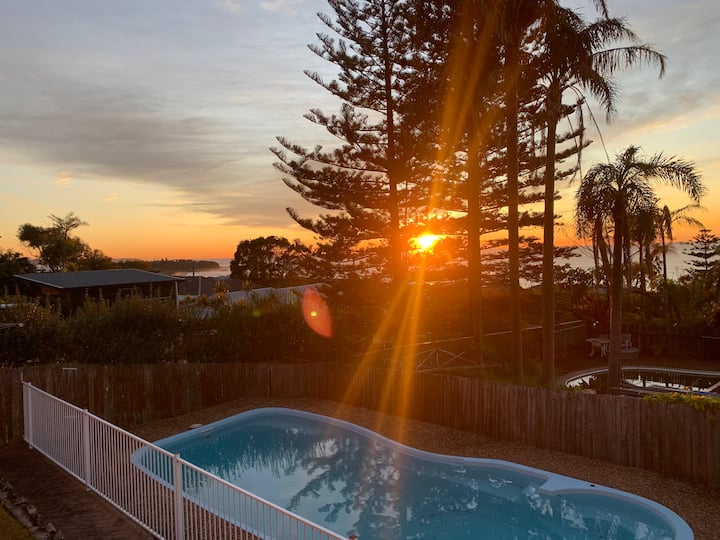 Caves Retro Beach House - Newcastle