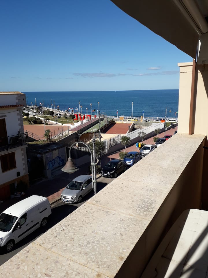 La Casa Con Terrazza Vista Mare - Palermo Airport (PMO)