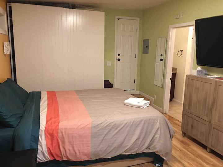Private Suite With Independent Entry - San Bernardino