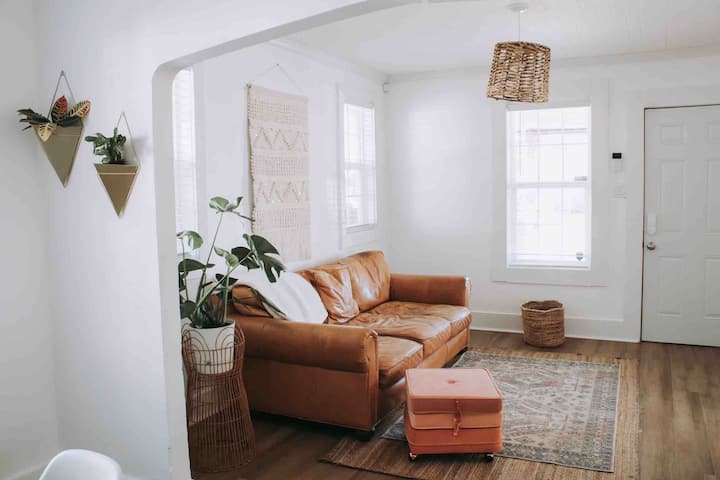 The Boho Bungalow - 1920s 3br/1bath - Pensacola, FL