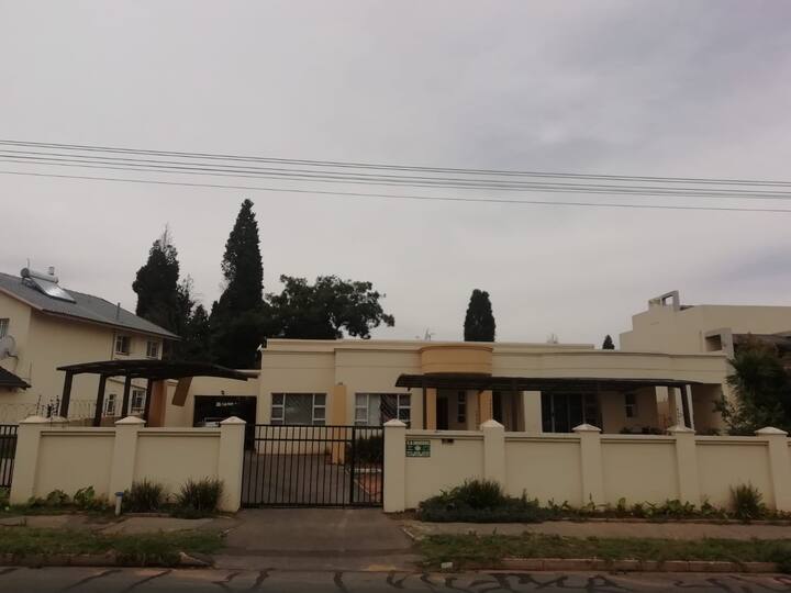 Secured Unit, Centrally Located - Johannesburg South