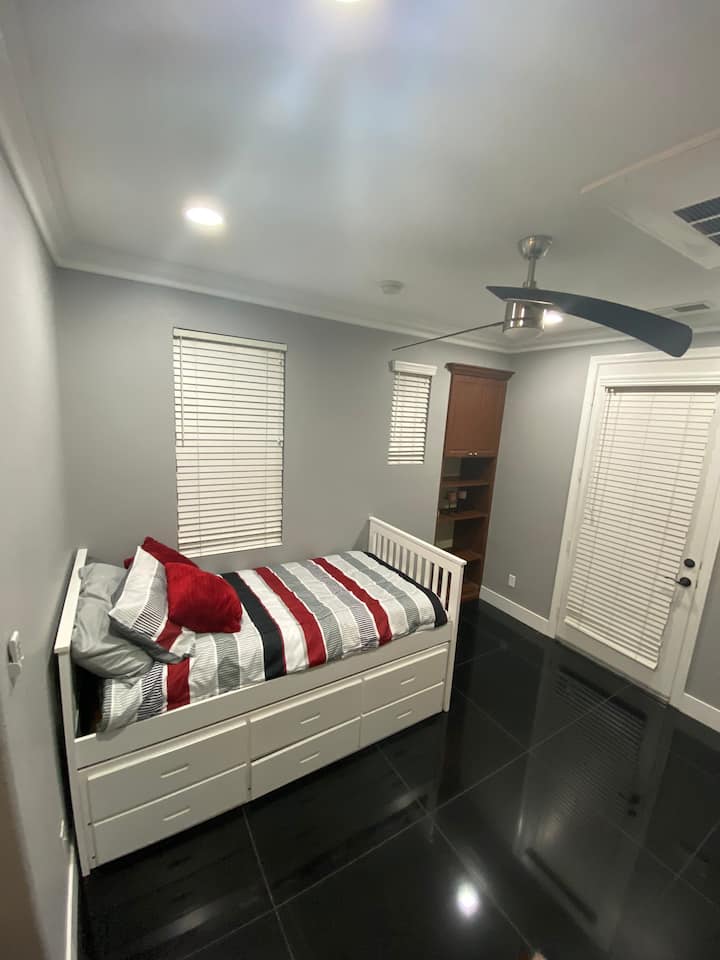 Quiet Casita(separate From  Main Hse Priv. Ent.) - Chula Vista, CA