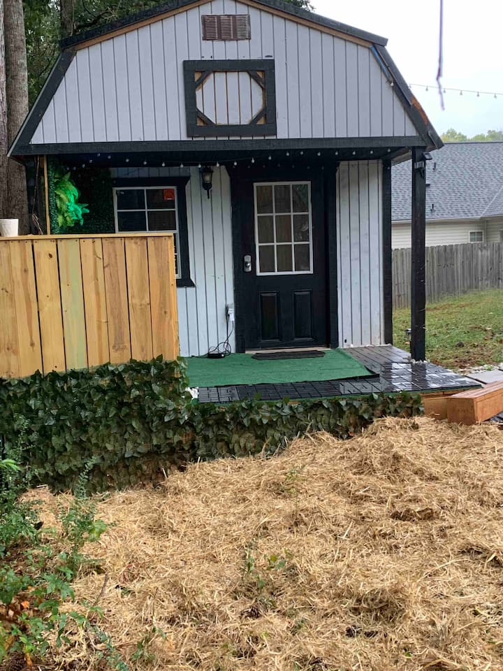 Tiffany’s Blue Tiny Home - Carrollton, GA