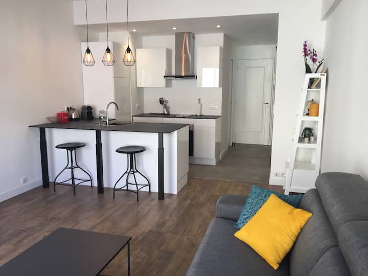 Bright & Spacious Studio 5 Minutes From The Beach! - Niza