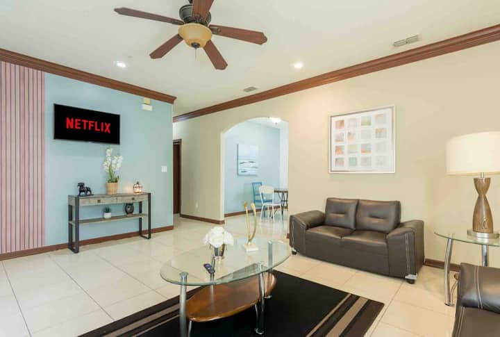 Central Wide & Spacious Downtown Home - McAllen