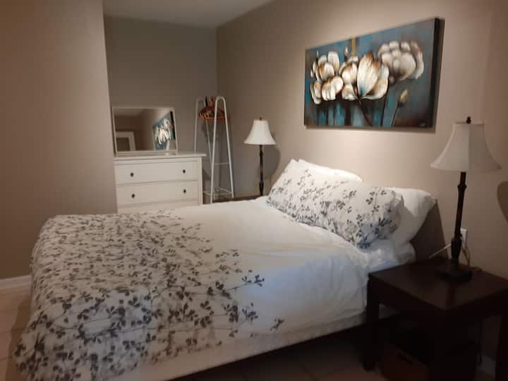 Close To Nature Self Contained One Bedroom Suite - Mount Seymour