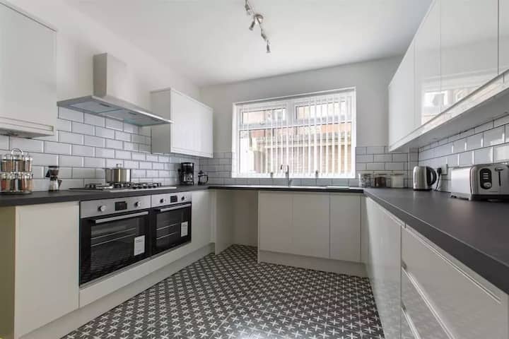 Luxury 4 Bedrooms-close To City Centre - Liverpool
