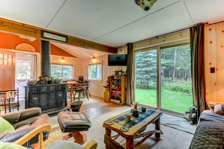 Rustic Cozy Red Cabin W/ Fireplace! - New Hampshire (State)