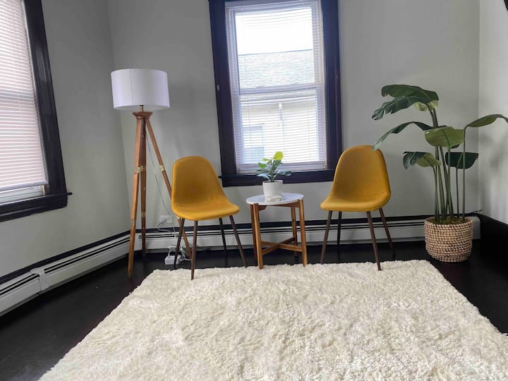 Cozy Guesthouse In The Heart Of Worcester - Worcester, MA