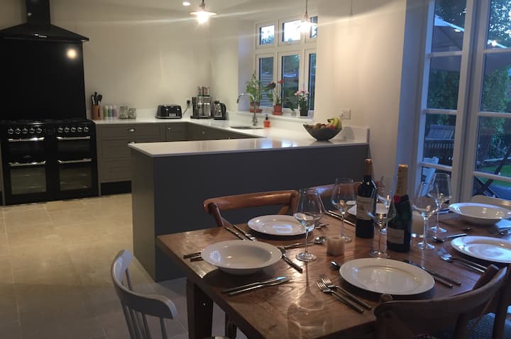 Detached Refurbed Home Near Chichester & Goodwood - Bosham