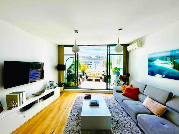 Large, Modern, Split Level 2bed+2bath+pool+beach - Randwick