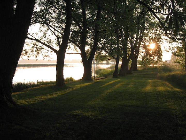 Lakefront Cottage Kayaks, Beach Pass, Fire Pit - Prince Edward County