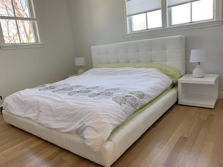 Great Private Space On Top Floor Of New Town House - Boston, MA