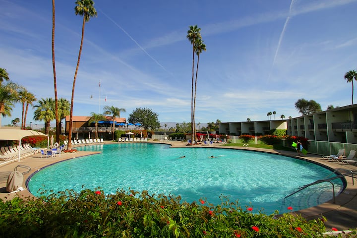 Luxury, Pool View Resort Condo, Location, Petsok - Palm Desert, CA