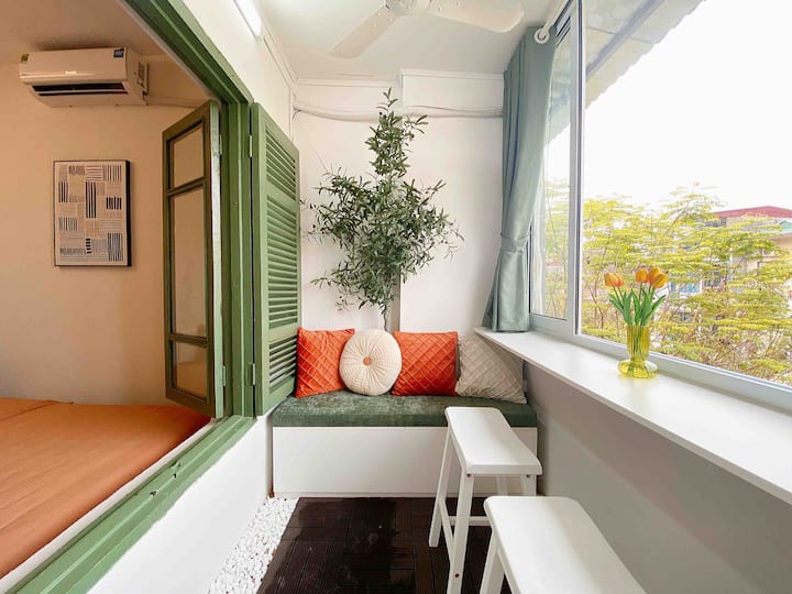 Full Of Light 2br Studio W/ Balcony @Train Street - Hanoi
