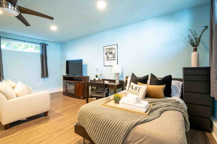 Spacious Guest House With Upscale Interiors - Los Gatos, CA