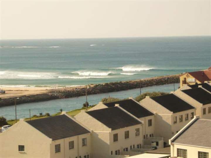 The Hot Tub Apartment Situated On The Beach - Port Alfred